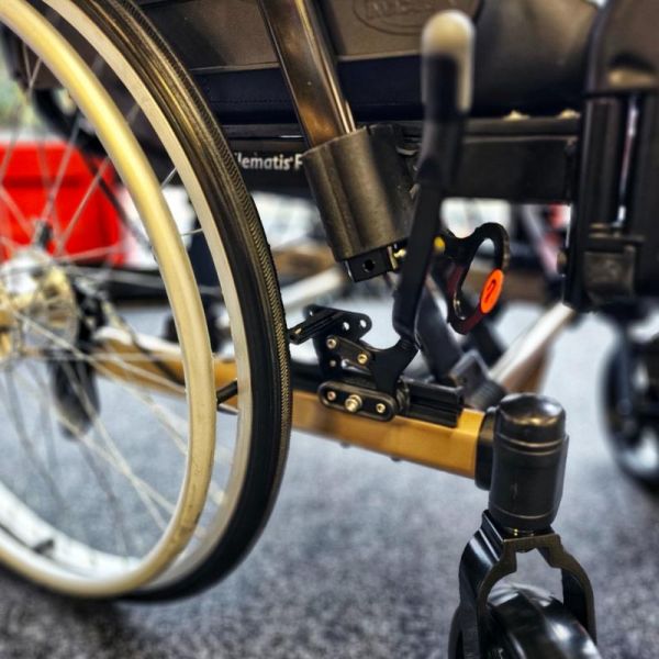 Invacare Rea Clematis Pro Pflege- & Multifunktionsrollstuhl | MC ...