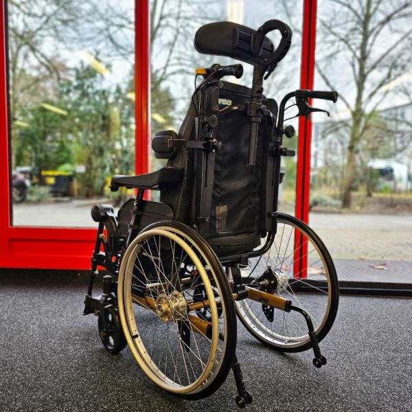 Invacare Rea Clematis Pro Pflege- & Multifunktionsrollstuhl | MC ...
