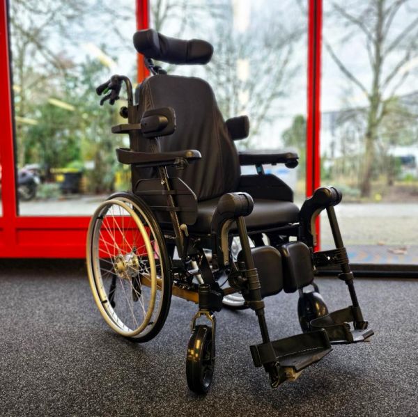 Invacare Rea Clematis Pro Pflege- & Multifunktionsrollstuhl | MC ...