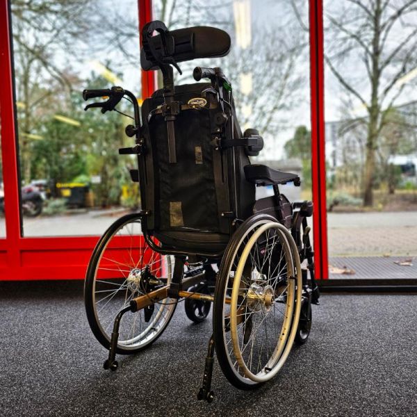 Invacare Rea Clematis Pro Pflege- & Multifunktionsrollstuhl | MC ...